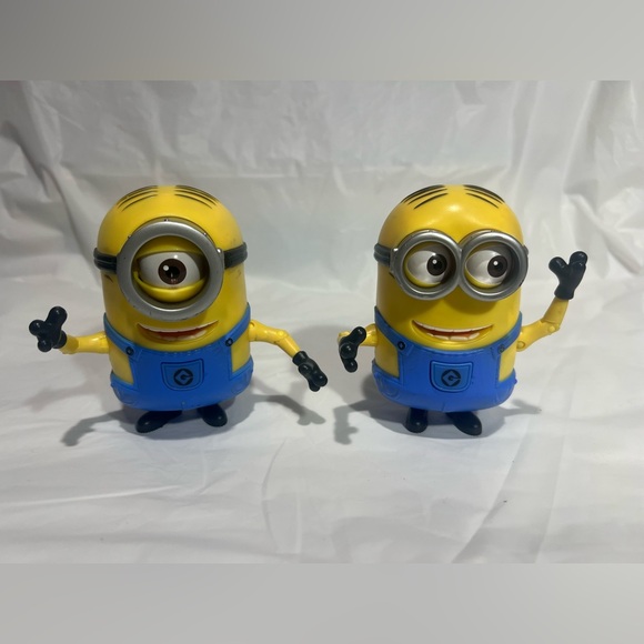 Toys | 2 Despicable Me 2 Moving Eyes Minions Stuart 5 Figure Thinkway ...